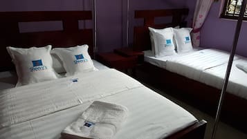 Quarto triplo luxo | Frigobar, cofres nos quartos, escrivaninha, Wi-Fi de cortesia