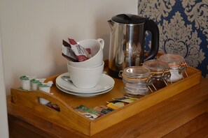 Quarto Duplo, vista para o jardim | Café e/ou cafeteira