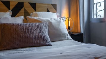Com decoração personalizada, com mobília individualizada, secretária