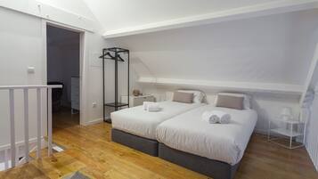 Berços (sobretaxa), Wi-Fi de cortesia, roupa de cama