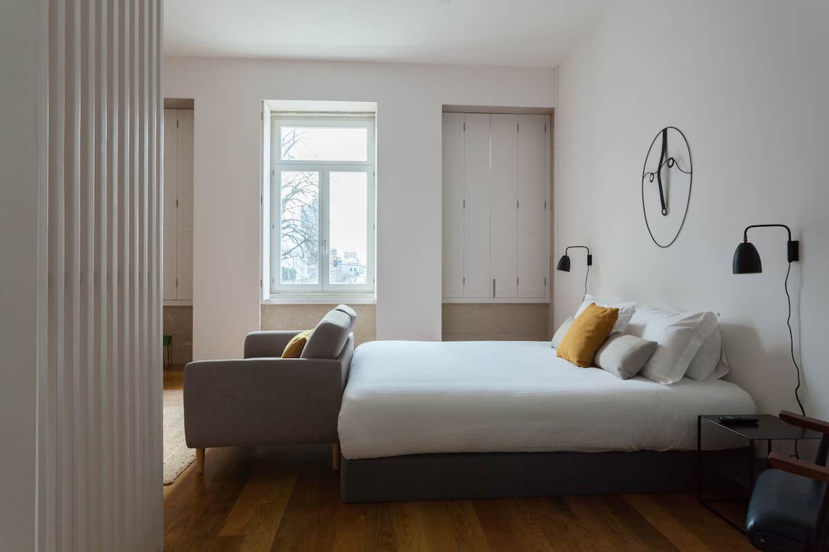 Berços (sobretaxa), Wi-Fi de cortesia, roupa de cama