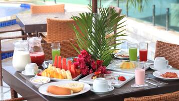 Café da manhã com buffet grátis todos os dias