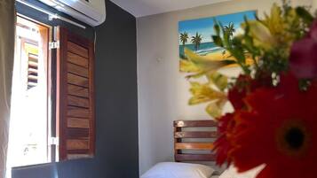 Minibar, ferro/tábua de engomar, Wi-fi grátis, roupa de cama fornecida