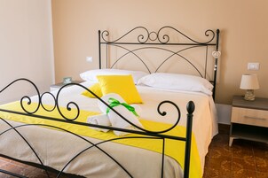 Quarto casal clássico | Berços (sobretaxa), Wi-Fi de cortesia, roupa de cama