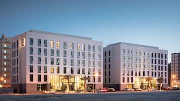 Fachada do alojamento (tarde/noite)