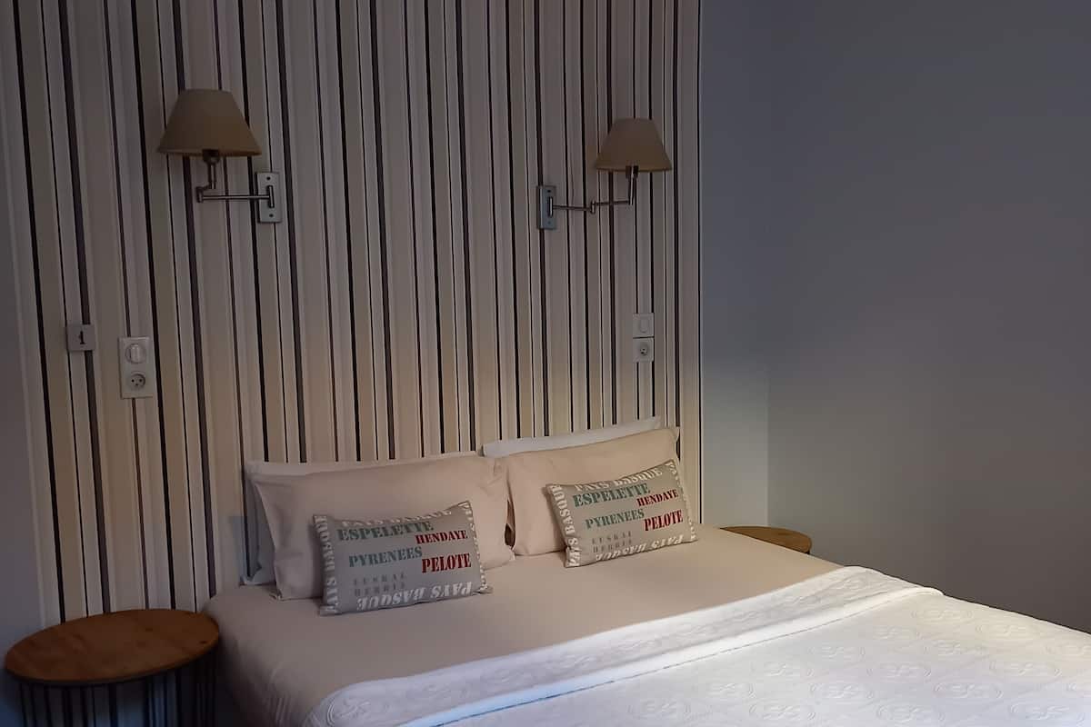 Cortinas blackout, quartos à prova de som, Wi-Fi de cortesia