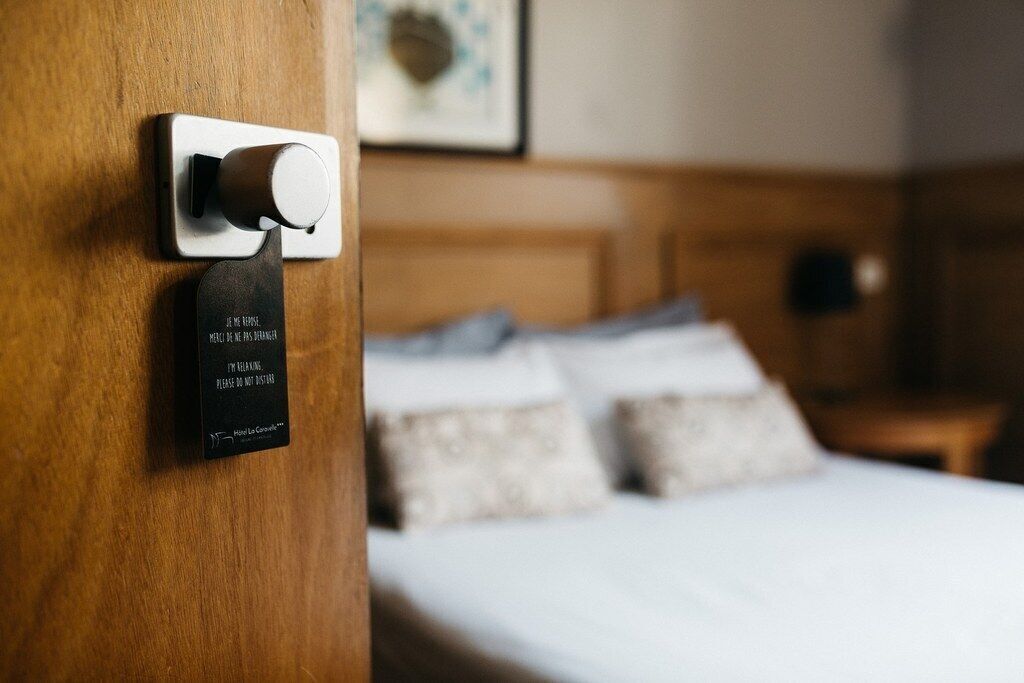 Cortinas blackout, quartos à prova de som, Wi-Fi de cortesia