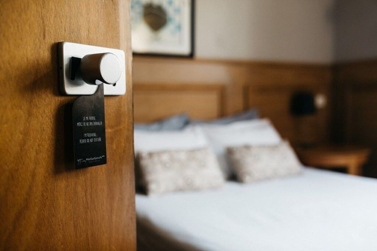 Cortinas blackout, quartos à prova de som, Wi-Fi de cortesia