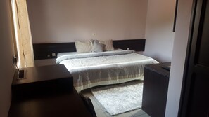 Frigobar, berços grátis, camas extras/dobráveis (sobretaxa)