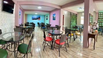 Café da manhã continental grátis todos os dias
