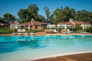 3 piscinas exteriores