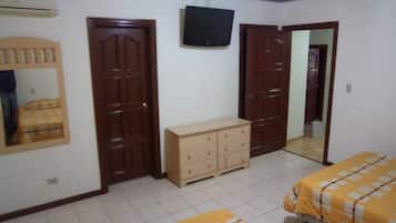 Quarto Duplo Básico, 2 camas de casal | Roupa de cama fornecida, acesso para cadeira de rodas