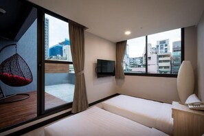 Quarto casal panorâmico | Escrivaninha, berços (sobretaxa), camas extras/dobráveis (sobretaxa)