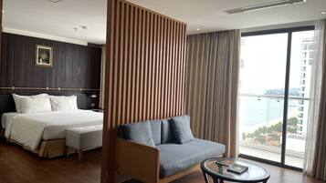 Quarto Executivo | Roupa hipoalergénica, minibar, cofre no quarto, secretária