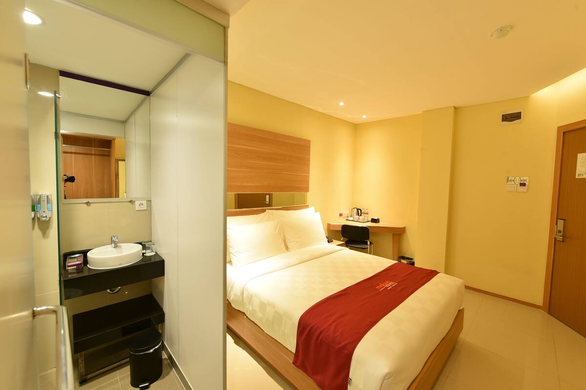 Quarto casal standard | Cofres nos quartos, escrivaninha, Wi-Fi de cortesia