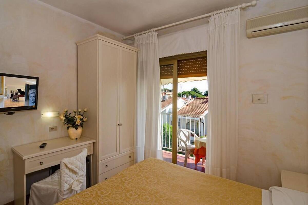 Quarto casal ou duplo clássico, sacada | Cofres nos quartos, Wi-Fi de cortesia