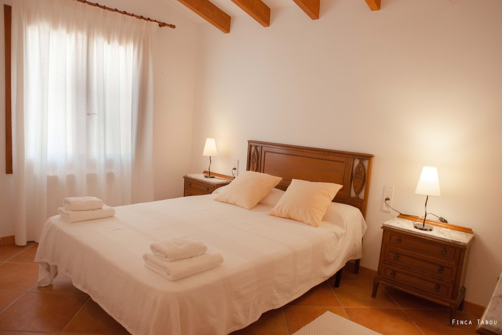 Single Family House Isolated With Pool, Rural House In A Land Of 35. 000m2 - Mallorca