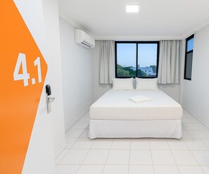 Quarto Duplo ou Twin Superior, 1 quarto, casa de banho partilhada, Vista para a cidade | 1 quarto, cortinas/cortinados opacos, Wi-fi grátis 