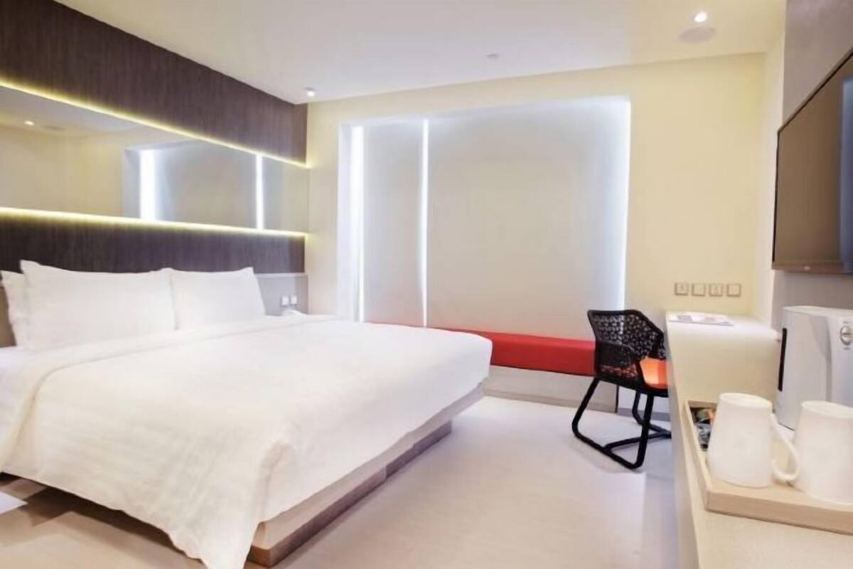 Roupa de alta qualidade, cofre no quarto, com decoração personalizada