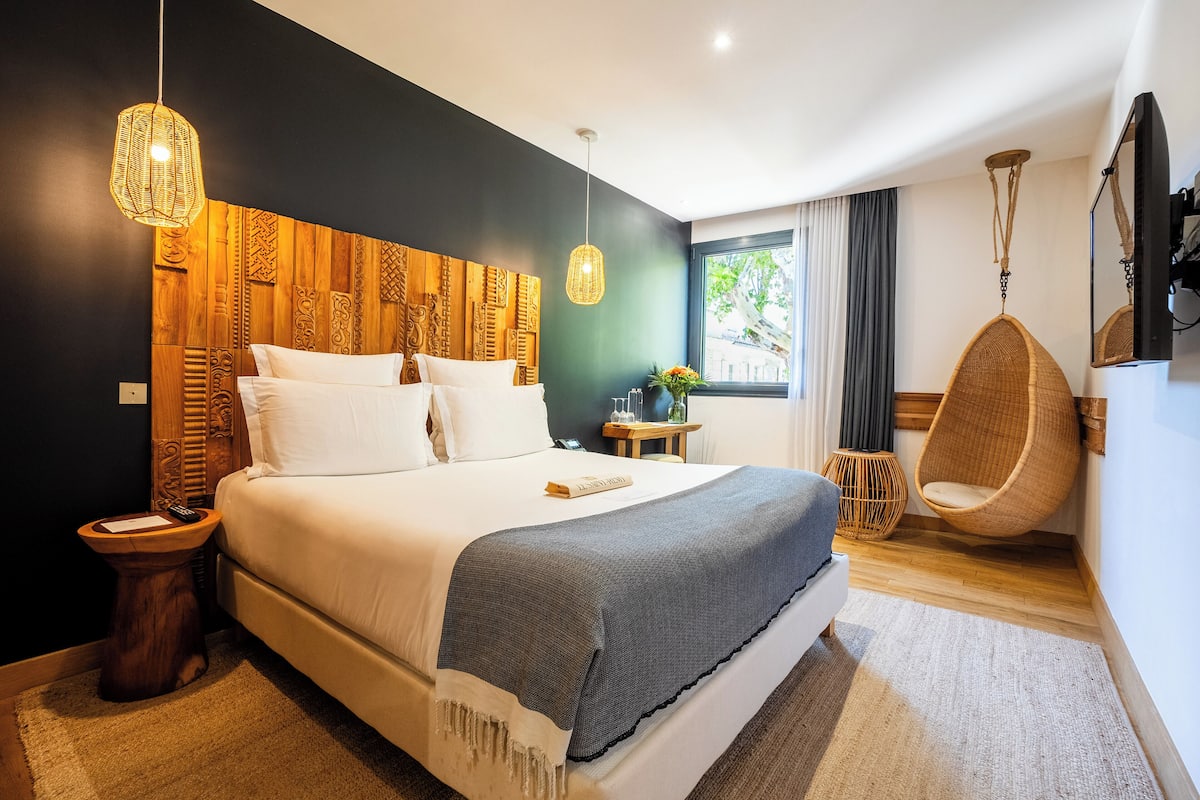 Quarto Superior | Roupa de alta qualidade, minibar, cofre no quarto