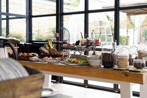 Pequeno-almoço preparado no momento diário (35 EUR por pessoa) 