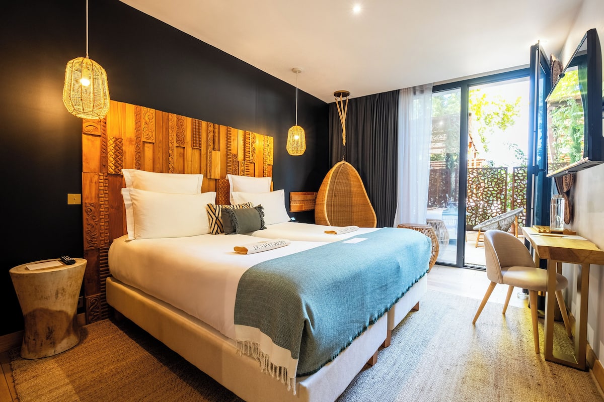 Quarto Superior, no rés do chão | Roupa de alta qualidade, minibar, cofre no quarto