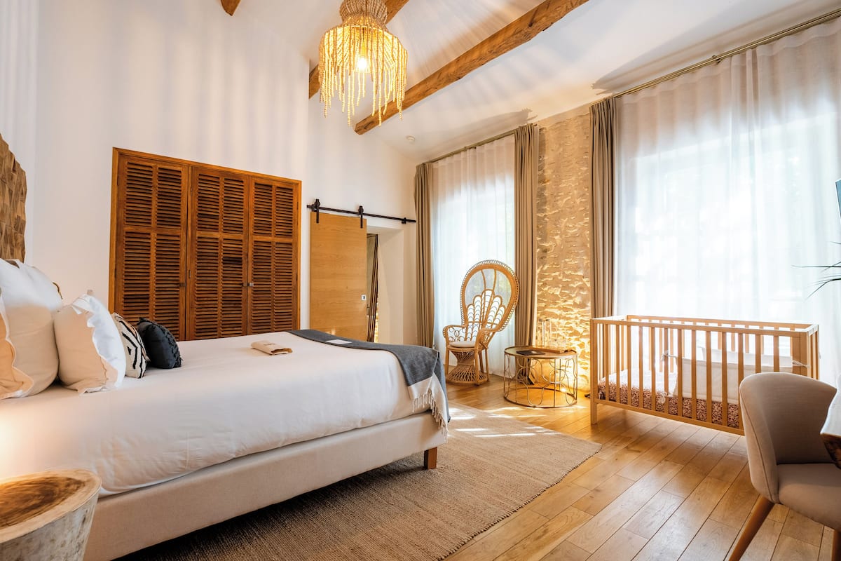 Quarto Premium | Roupa de alta qualidade, minibar, cofre no quarto