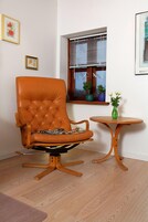 Quarto Familiar, casa de banho partilhada | Sala de estar | TV de ecrã plano 