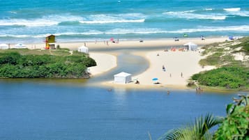 Na praia