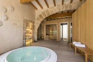 Sauna seca, banheira de hidromassagem, tratamentos corporais, massagens