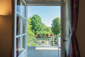 Quarto casal básico | Vista do quarto