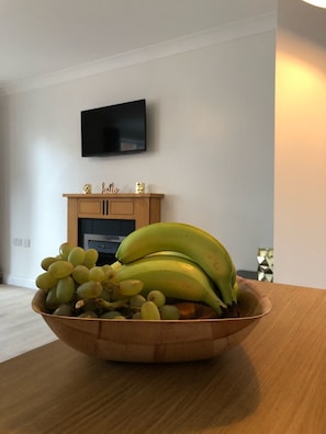 Apartamento, 2 quartos | Refeições no quarto