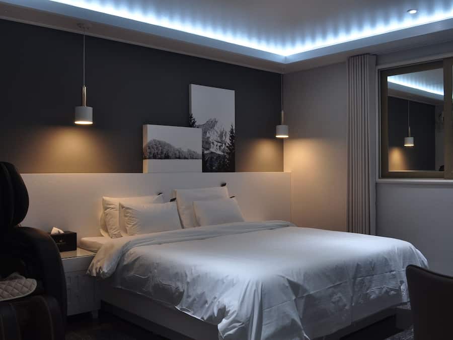 Quarto casal premium (A, Styler, Free Netflix) | Roupas de cama premium