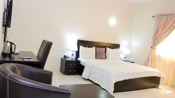 Cofre no quarto, secretária, ferro/tábua de engomar, Wi-fi grátis