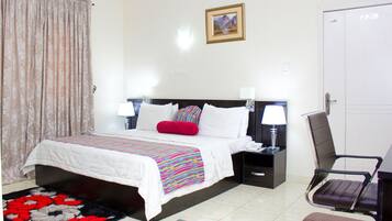 Suite | Cofre no quarto, secretária, ferro/tábua de engomar, Wi-fi grátis