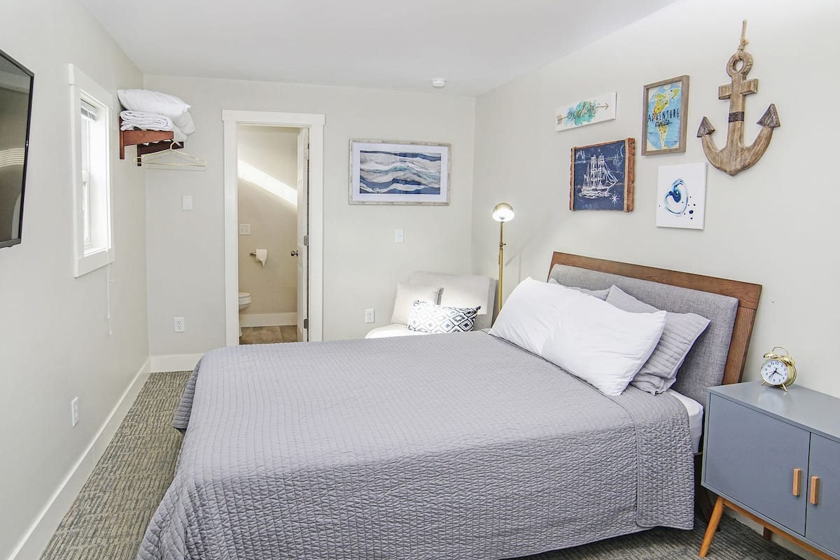 Suíte estúdio, 1 cama Queen | Wi-Fi de cortesia, roupa de cama