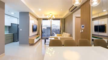 Apartamento Comfort, 3 quartos, 2 casas de banho, na torre | Com decoração personalizada, com mobília individualizada, secretária