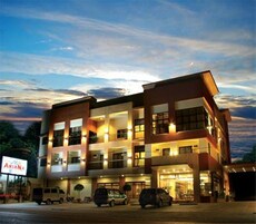 Fachada do alojamento (tarde/noite)