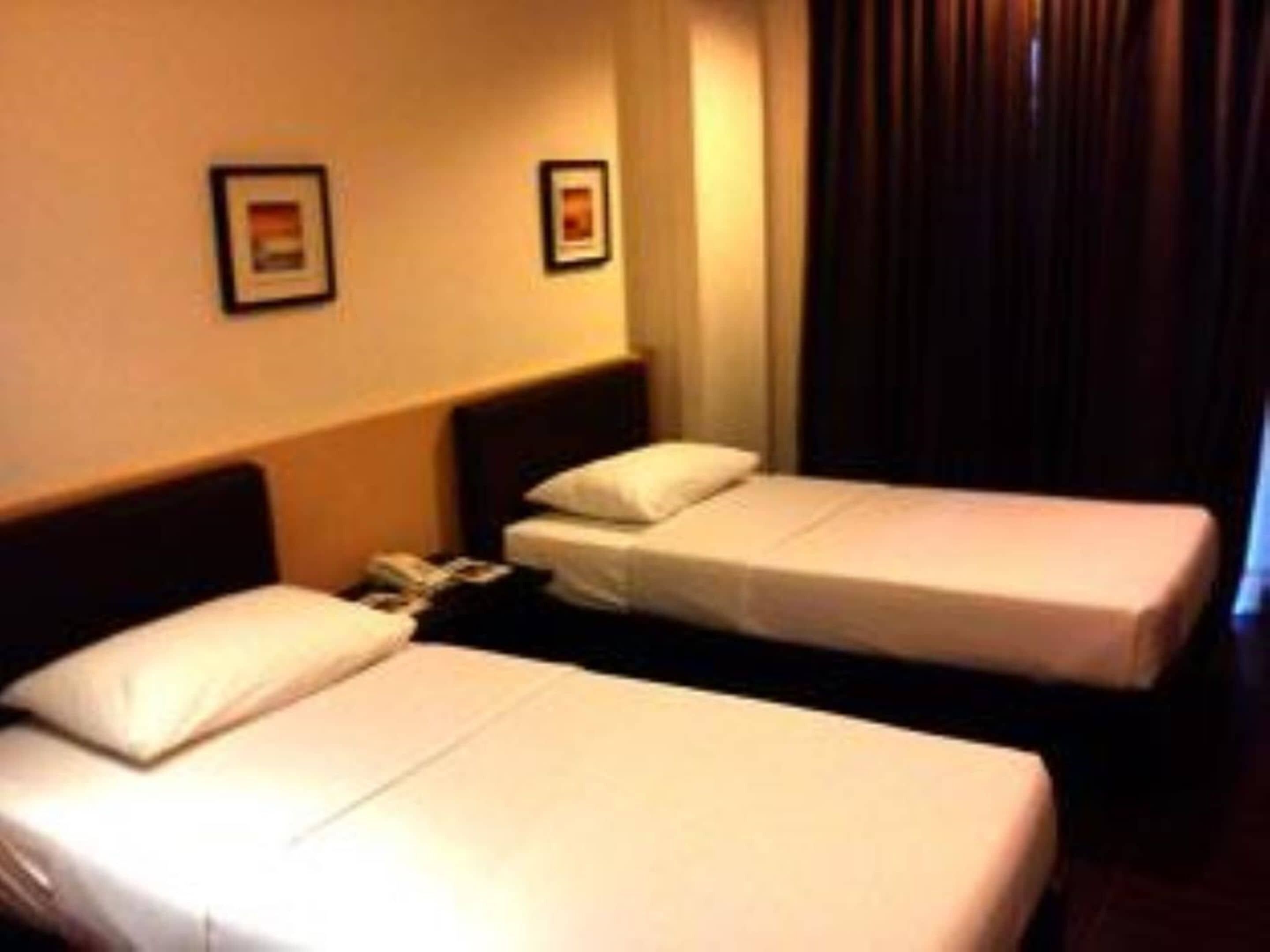 Escrivaninha, cortinas blackout, Wi-Fi de cortesia, roupa de cama