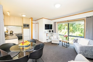 Casa de Campo Standard, 2 quartos, não fumadores, cozinha (Magnolia Cottage) | Refeições no quarto