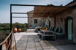 Villa de Luxo, vista para as vinhas | Cofre no quarto, com mobília individualizada 