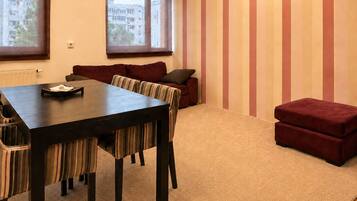 Apartamento Familiar | Sala de estar | TV de ecrã plano