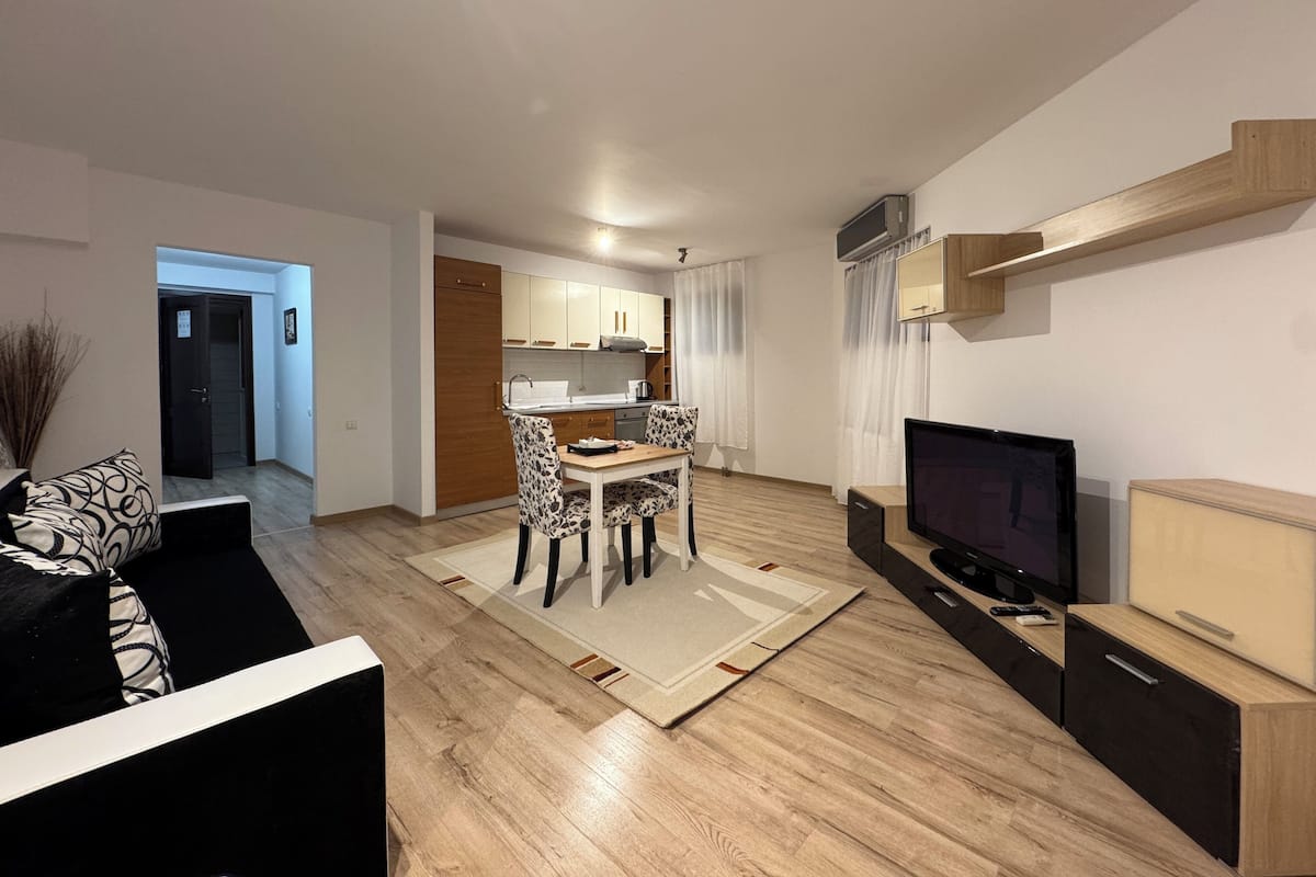Apartamento básico | Cozinha privada | Geladeira, micro-ondas, fogão, talheres/pratos/utensílios de cozinha