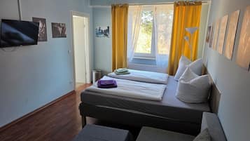 Quarto Duplo ou Twin Básico, 2 camas individuais | Berços/camas para crianças, camas desdobráveis, Wi-fi grátis