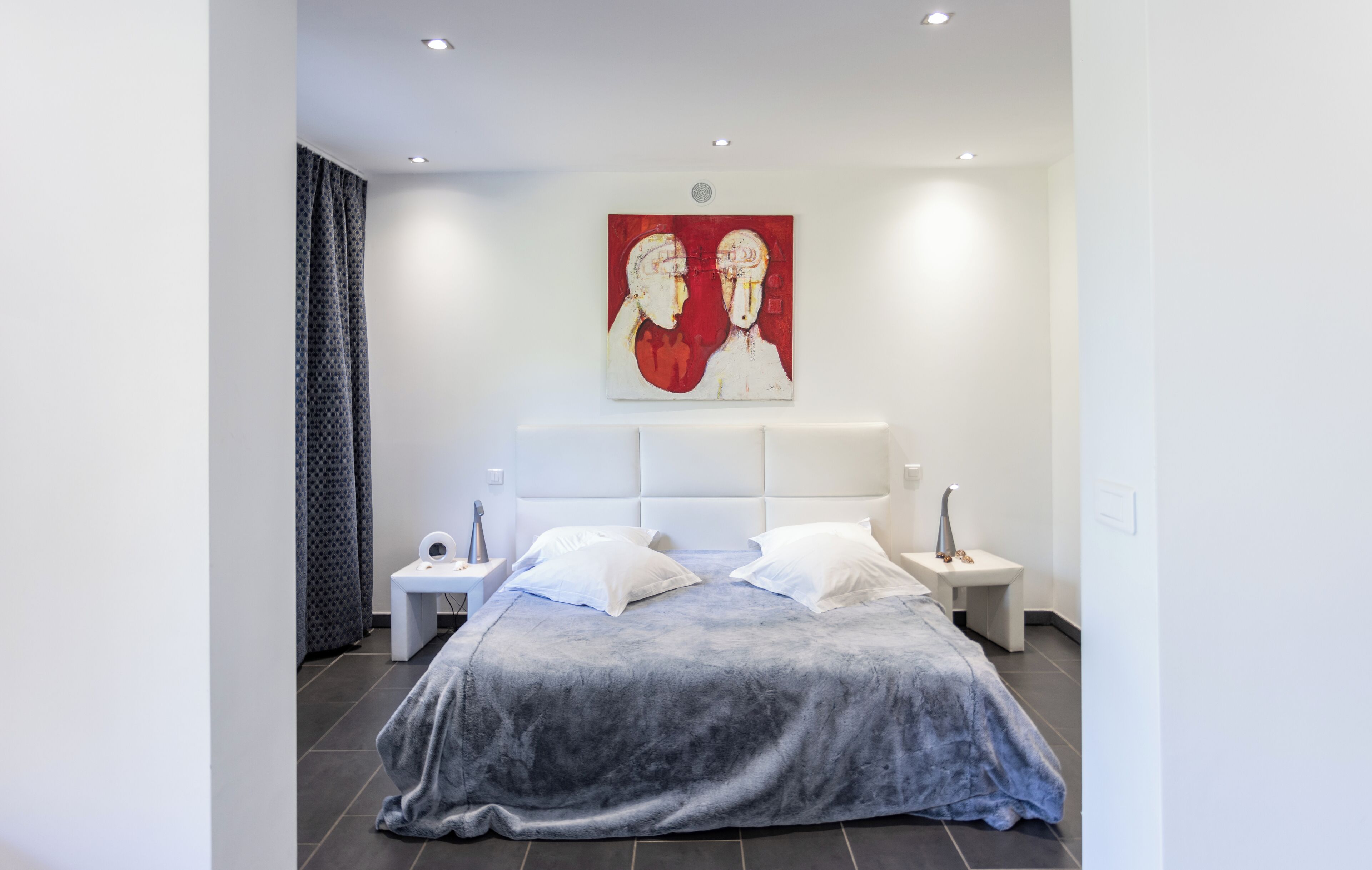 Suíte (Anegada) | Frigobar (abastecido com alguns itens grátis), cofres nos quartos