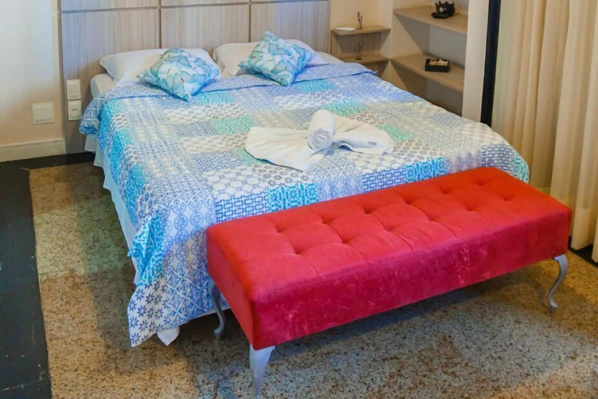 Apartamento Standard, 1 quarto | Secretária, cortinas/cortinados opacos, ferro/tábua de engomar