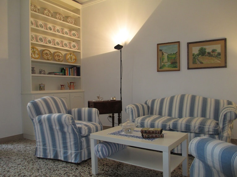 City Center - Quiet Residential Area - Private Parking Agreement - Genoa