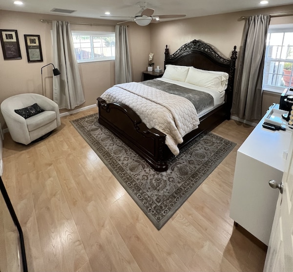 Private Master Bedroom Suite With Its Own Private Bathroom - Pomona, CA