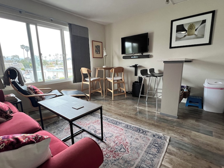 Just A Few Steps From Carpinteria State Beach. Bright, Clean And Cozy. - Carpinteria, CA