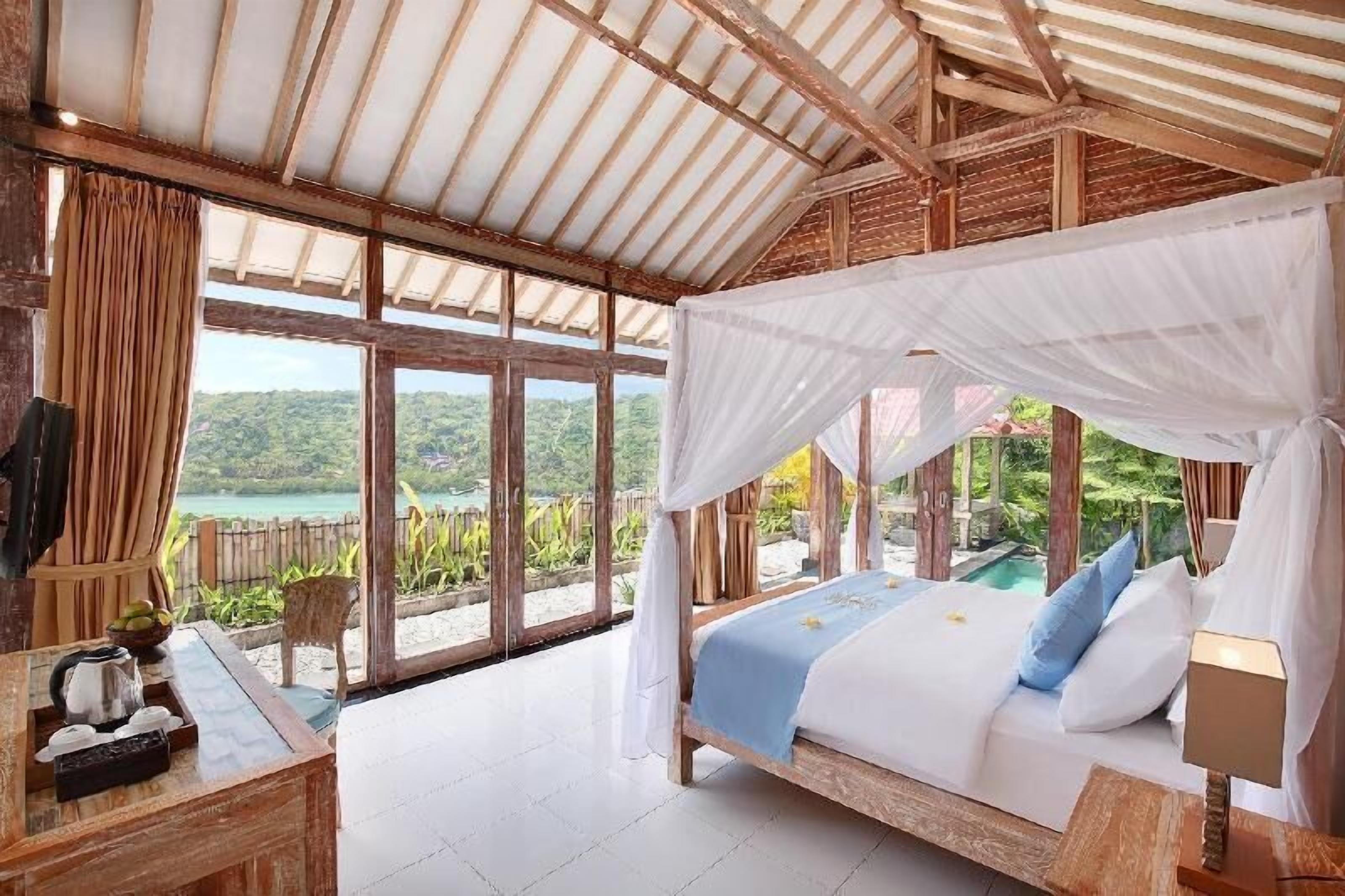 Roupa de alta qualidade, minibar, cofre no quarto, secretária 